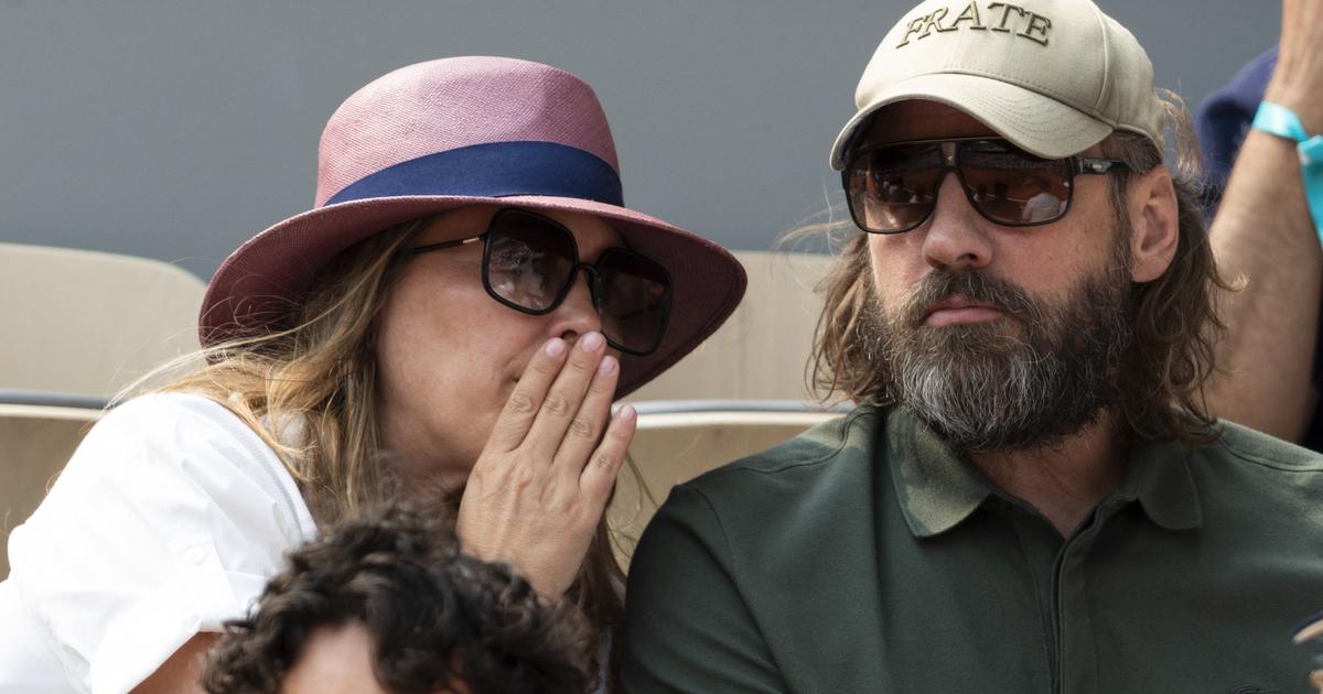 Roland-Garros 2025 : Fred Testot et sa compagne complices dans les tribunes