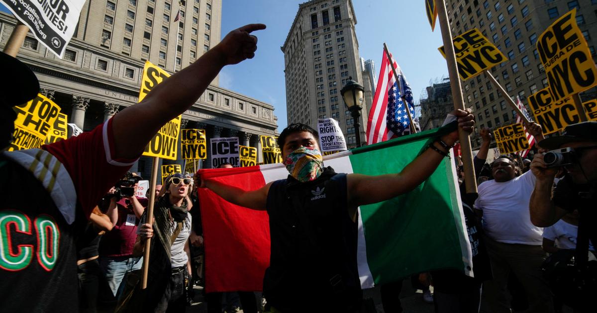 À New York, des milliers de manifestants défilent contre la politique ...