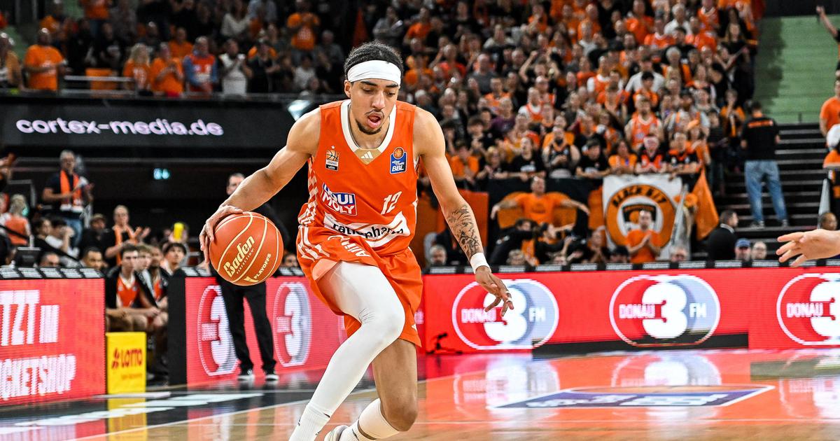 Sandraaurey onlyfans nudes reached a nice housing complex