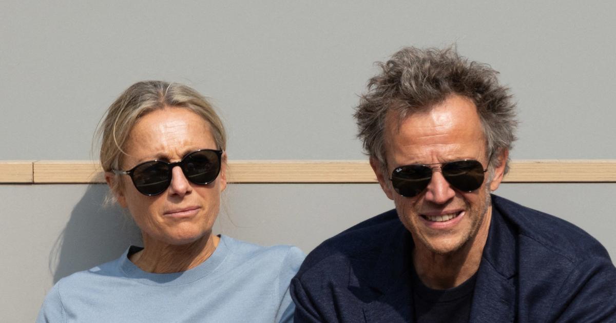 Anne-Sophie Lapix main dans la main avec son mari Arthur Sadoun lors de son pot de départ