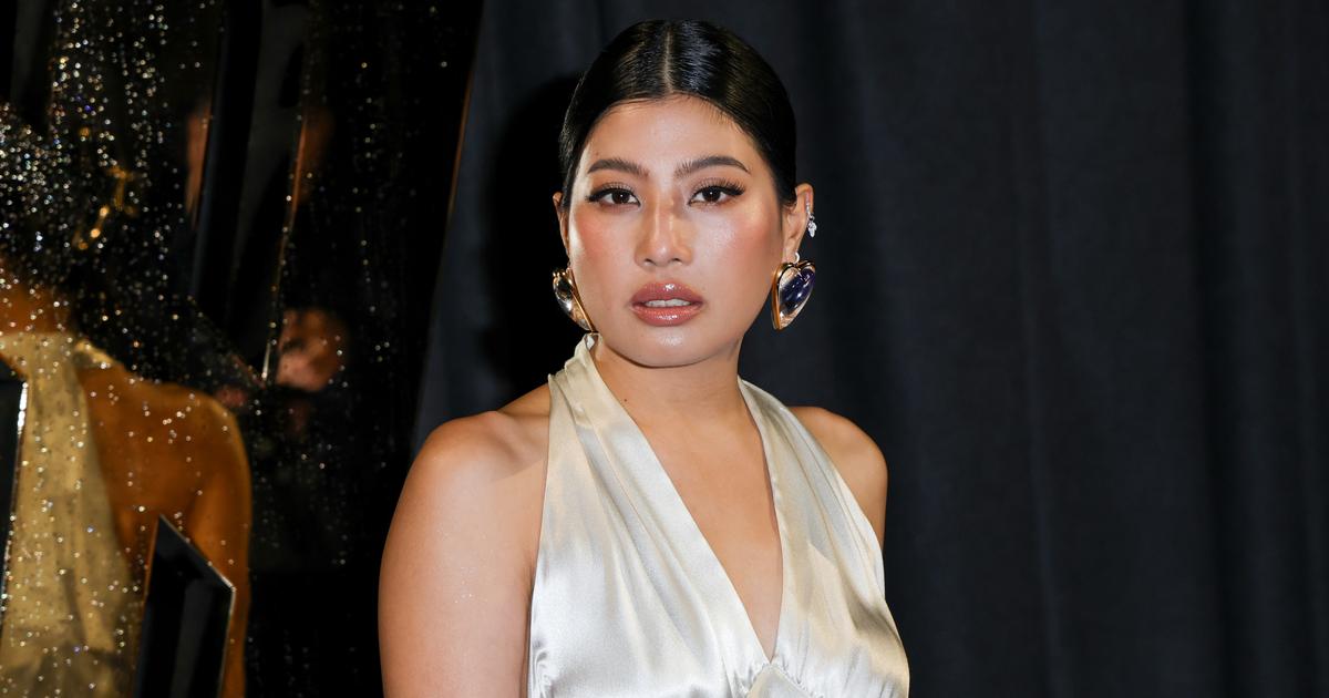 Pelegsaar got to where she told me and informed her, she