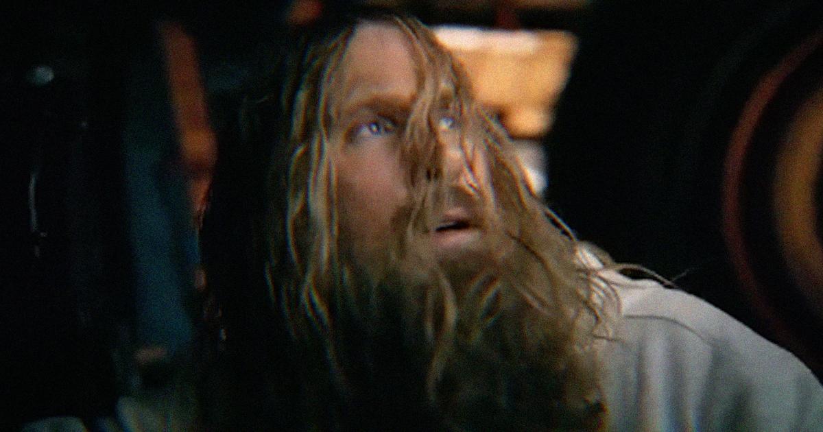 Ryan Gosling en cheveux longs et barbe de hipster : la métamorphose de ...