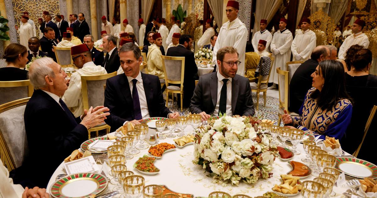 PHOTOS - Brigitte et Emmanuel Macron à la table des têtes couronnées ...
