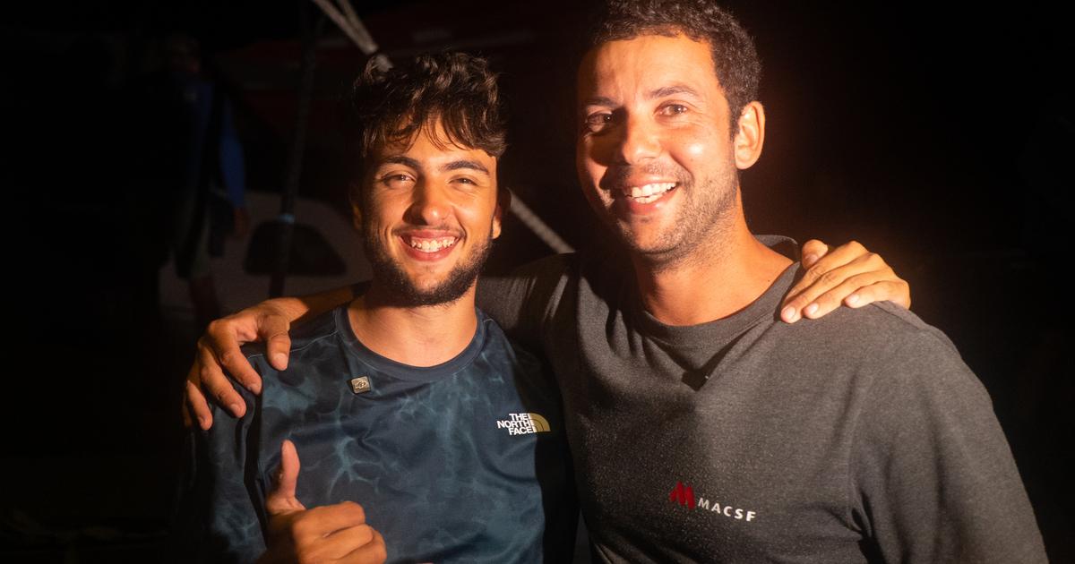 Pshto her curvy back, shoulders, and smooth white round ass