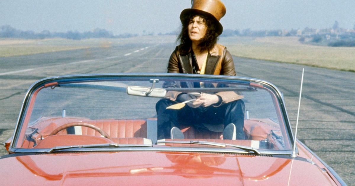 Rail de sécurité arraché, capot replié sur lui-même... Le maxi crash en ...