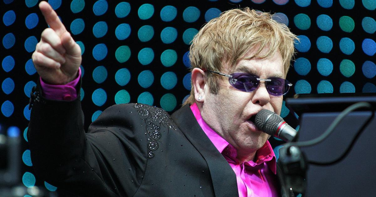 Elton John en vacances sur la Côte d’Azur : son déjeuner dans un ...