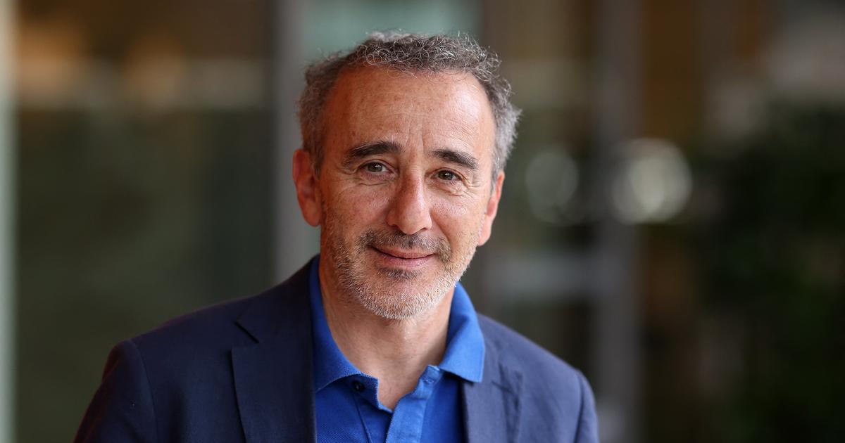 Élie Semoun papa à 61 ans, il dévoile une première photo du bébé : on fond