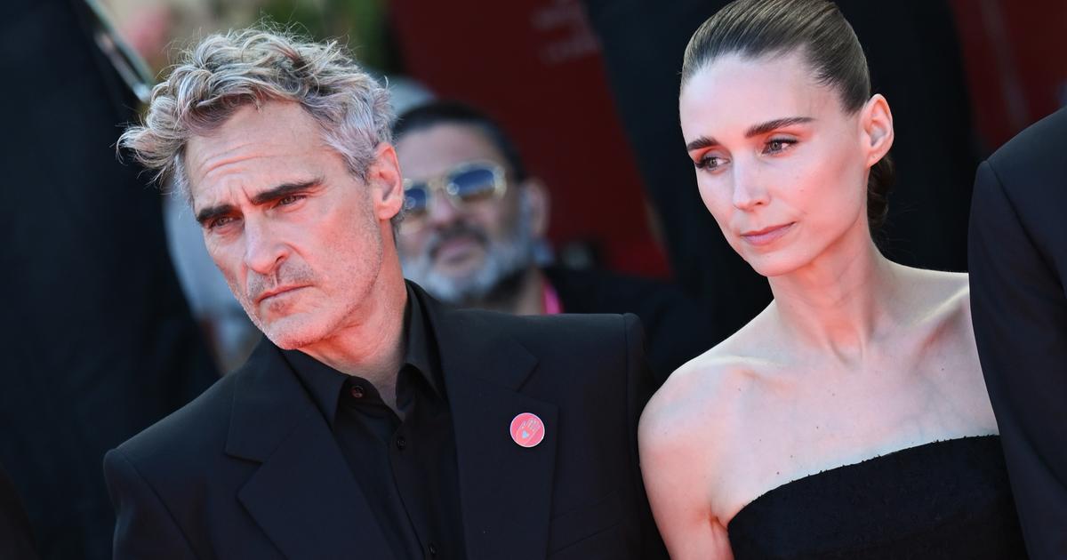 Le visage grave, Joaquin Phœnix et Rooney Mara s’avancent à la Mostra ...