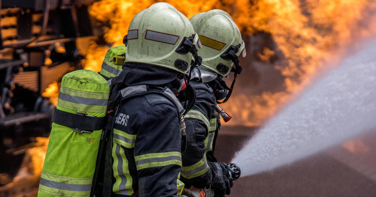 Rouen : la boîte de nuit le Moulin Rose dévorée par les flammes, une ...