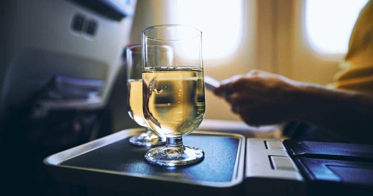Pourquoi Air Canada propose de l’alcool gratuit en classe économique