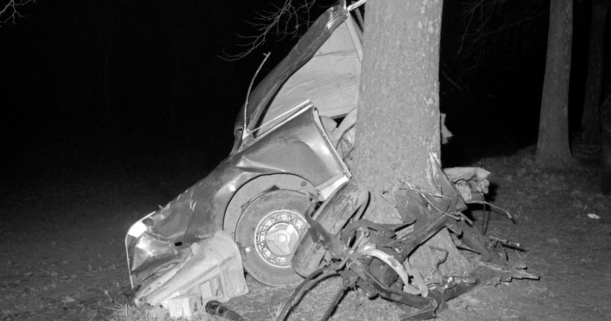 4 janvier 1960 : Albert Camus meurt dans un accident de la route à bord de la Facel-Vega des ...