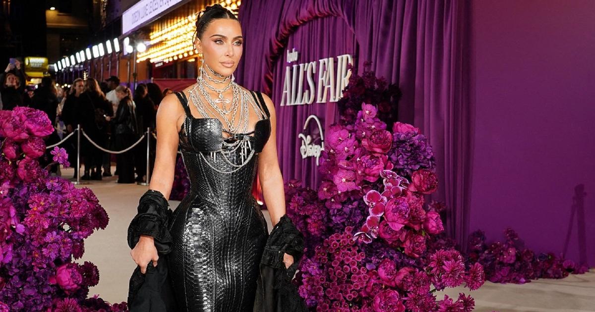 Kim Kardashian dans All’s Fair sur Disney+ : le destin d’une bimbo ...