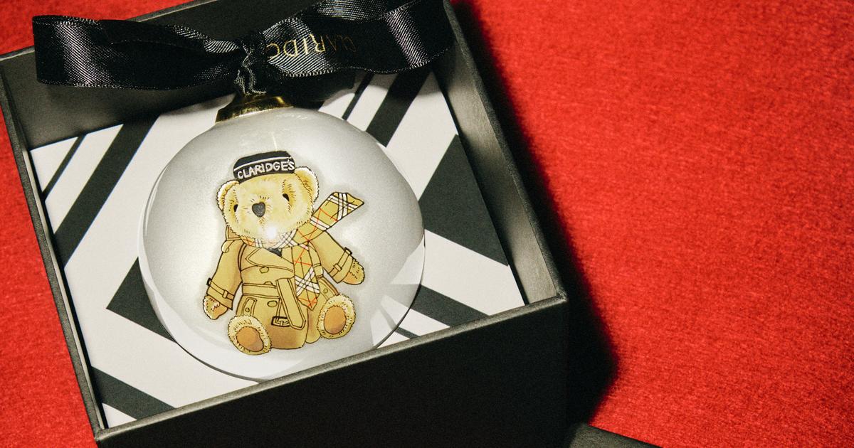 Burberry : les décorations du sapin de Noël de l’hôtel Claridge