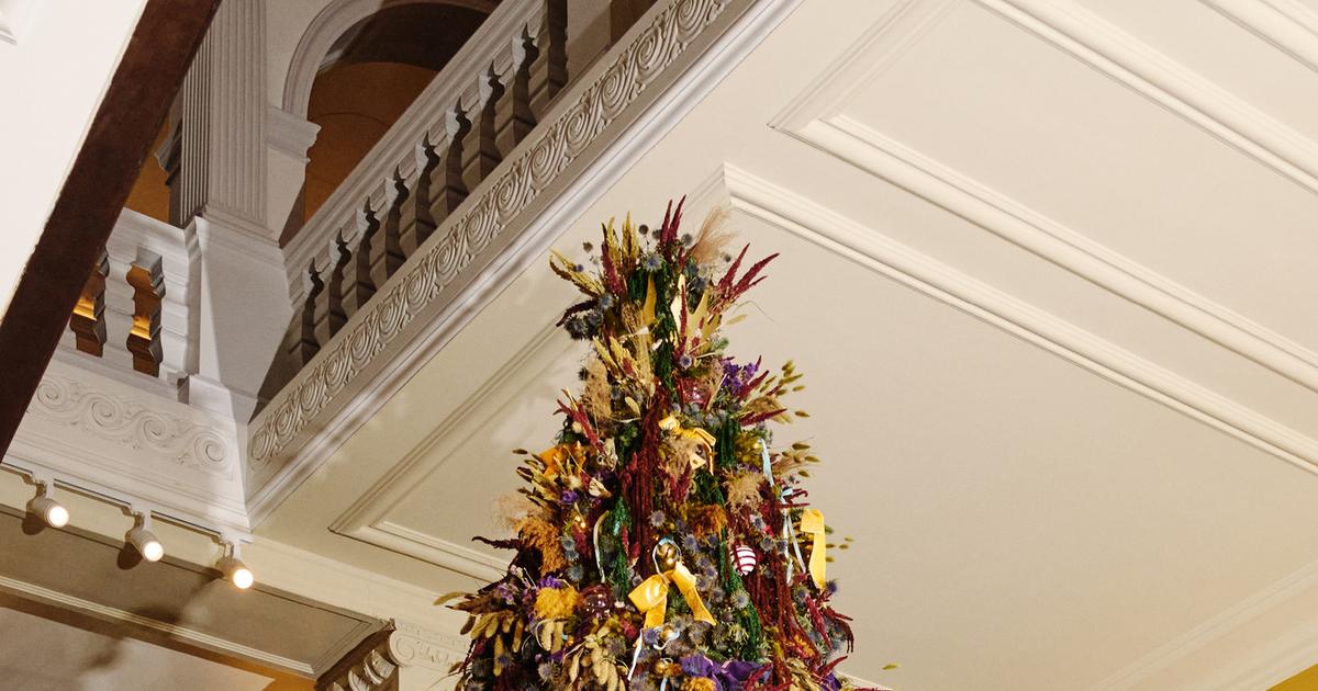 Burberry : les décorations du sapin de Noël de l’hôtel Claridge