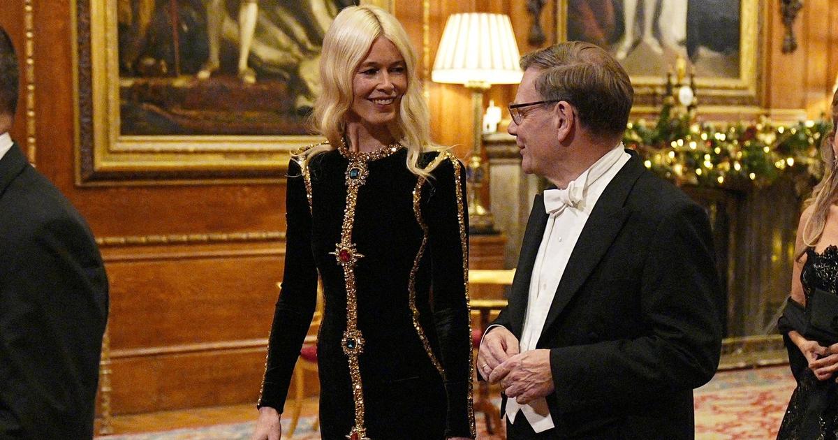 Dans une sublime robe noire en velours, Claudia Schiffer envoûte les ...