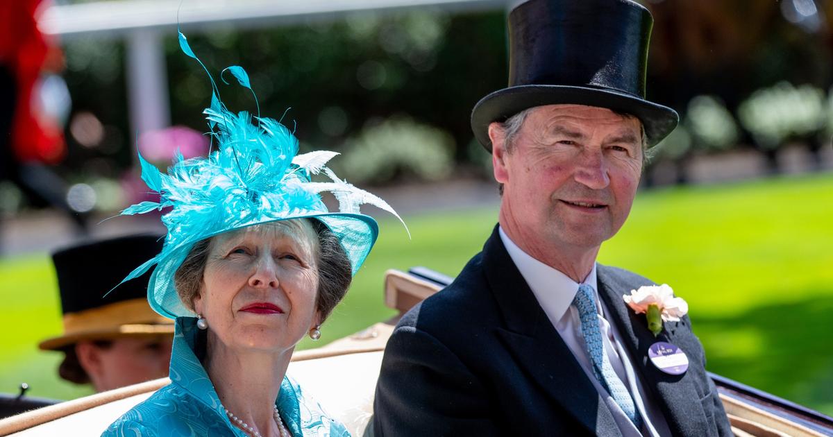 La princesse Anne et son mari Timothy Laurence dévoilent leur carte de ...