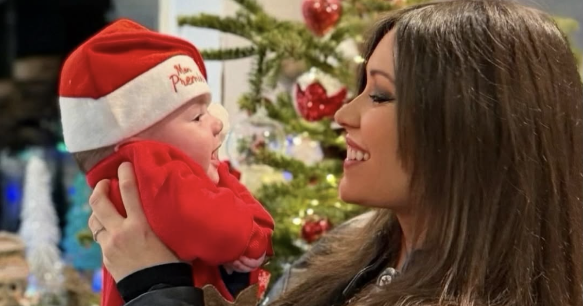 PHOTOS - Malika Ménard, Louis Sarkozy… Leur premier Noël avec bébé en ...