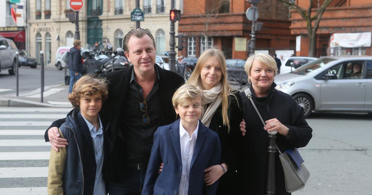 Claude François Junior : son Noël à Paris avec ses 5 enfants et sa mère ...