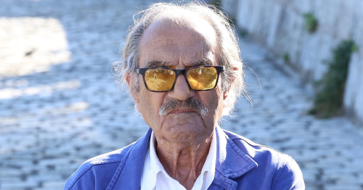 Gérard Hernandez : grands canapés, tableaux marins... Zoom sur son coin ...