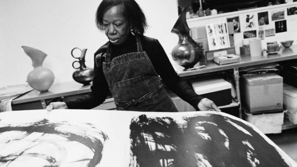 Magdalene Odundo, sculpter le mouvement du corps dans l’argile