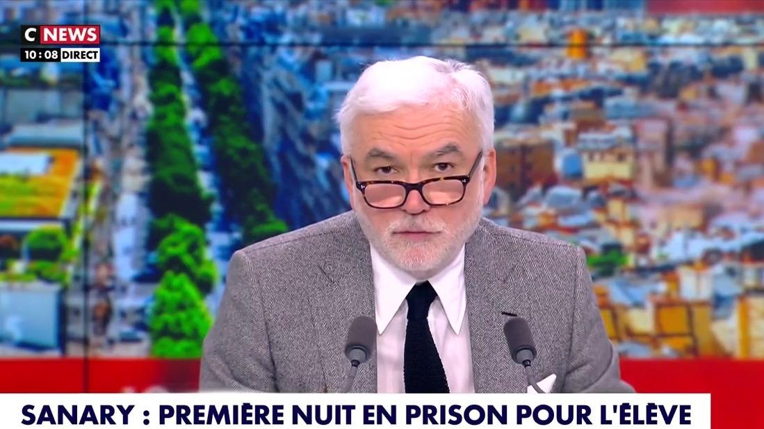 En direct sur CNews, Pascal Praud imite (et se moque) d’Emmanuel Macron ...