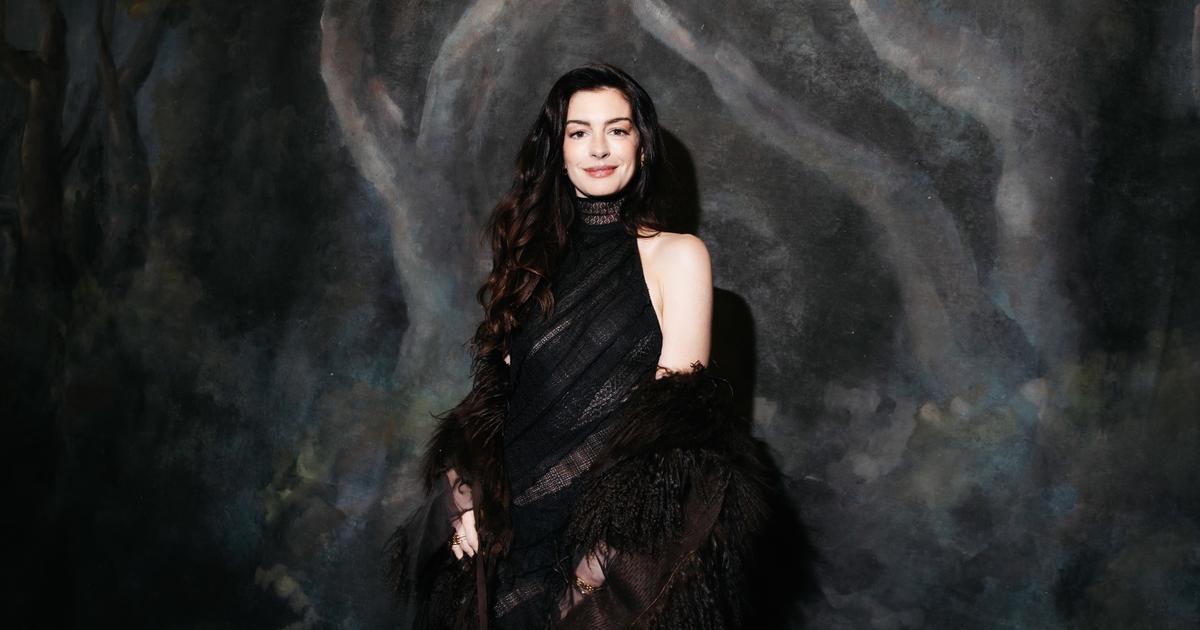 Anne Hathaway signe une arrivée sensationnelle au défilé Ralph Lauren à ...