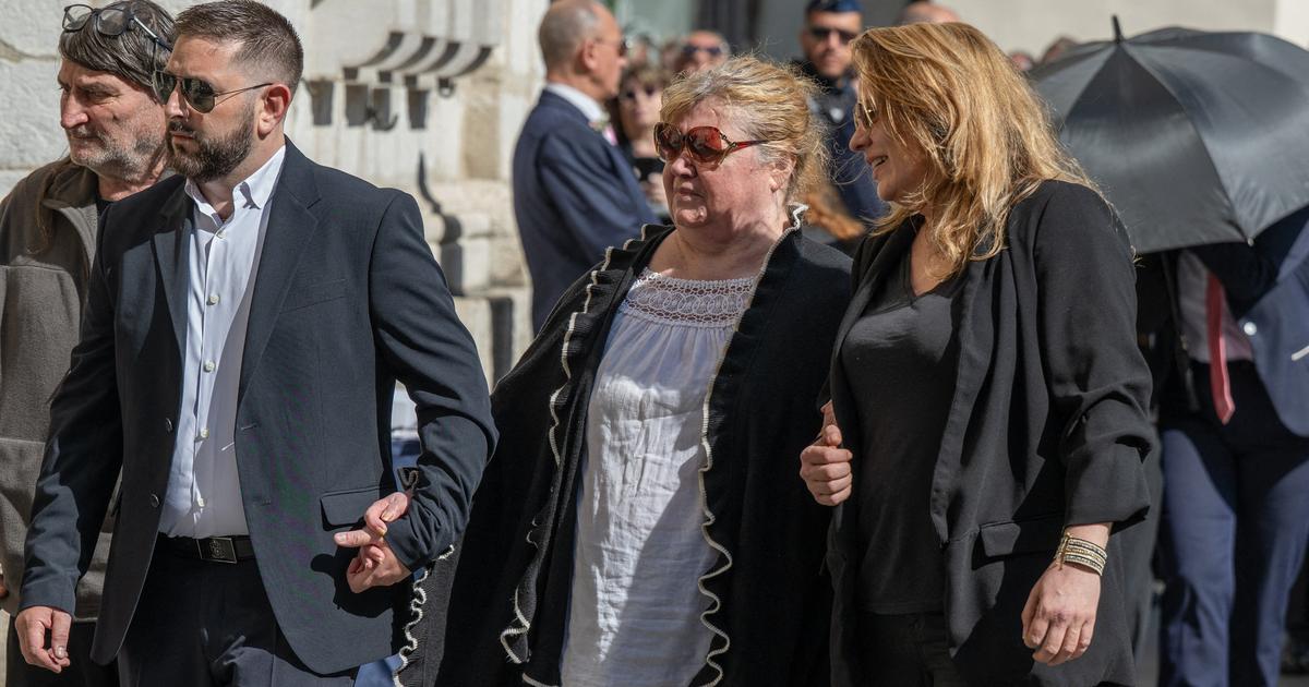 Obsèques de Loana : la présence de Mindy, sa fille, et de Maelysse, sa ...