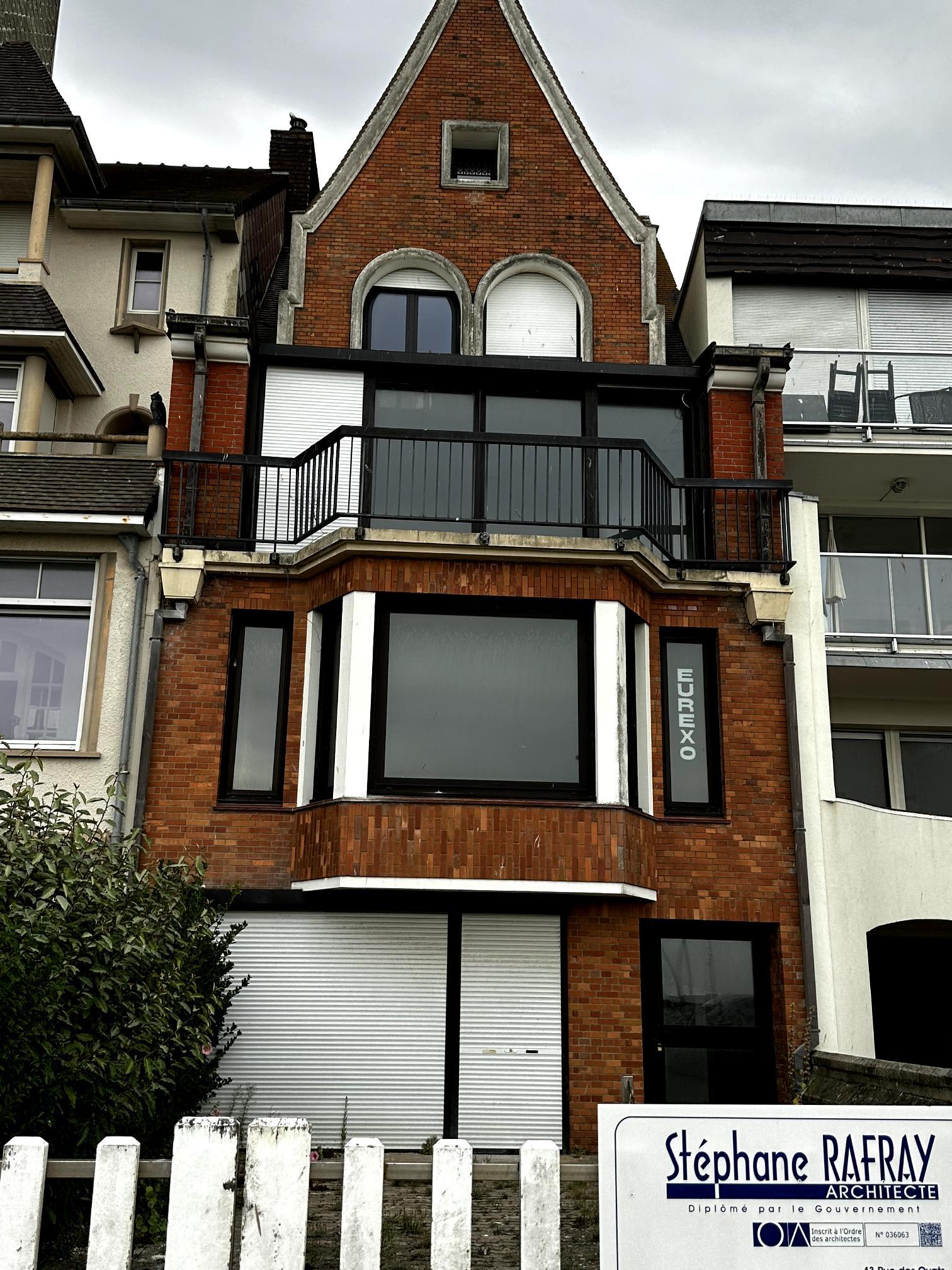 Voilà à quoi ressemble la nouvelle villa d’Emmanuel et de Brigitte ...