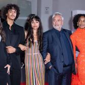 L’apparition fracassante de Luc Besson, sa femme et quatre de ses ...