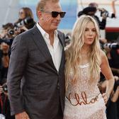 Sienna Miller bottée comme Bardot, Kevin Costner rasé de près, Isabelle ...