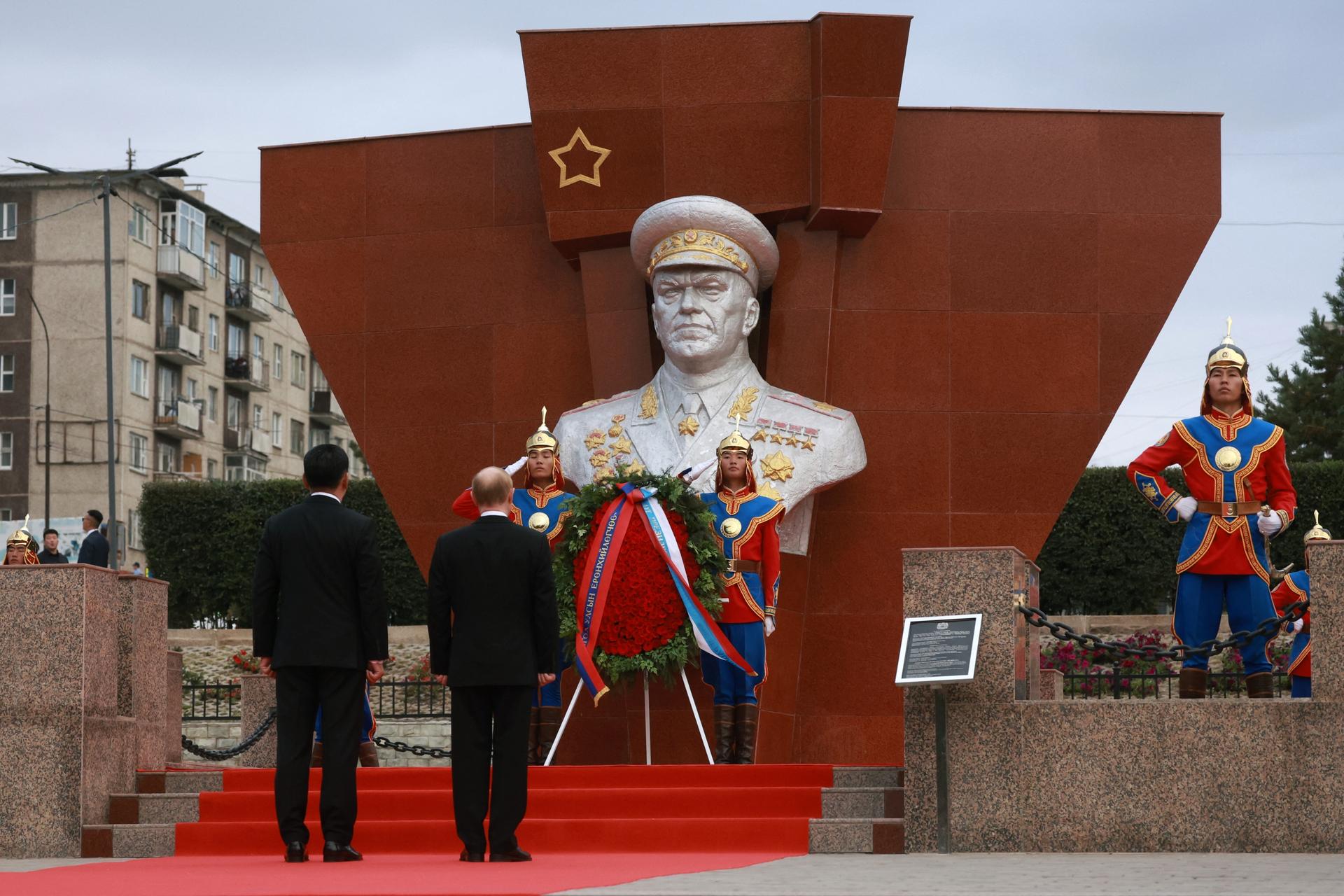 La Mongolie prise en tenaille entre Moscou et Pékin : le récit de l ...