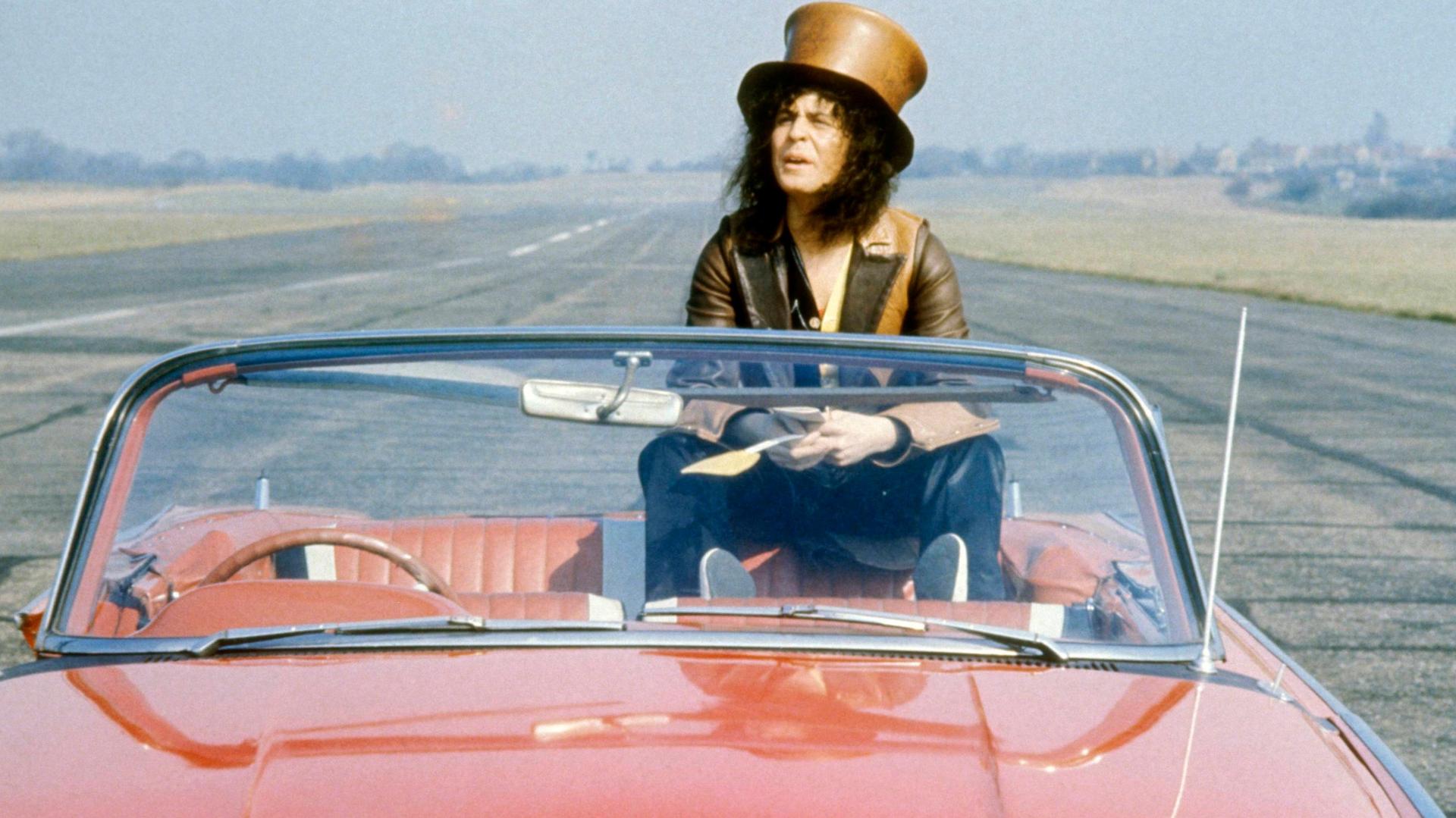 Rail de sécurité arraché, capot replié sur lui-même... Le maxi crash en ...