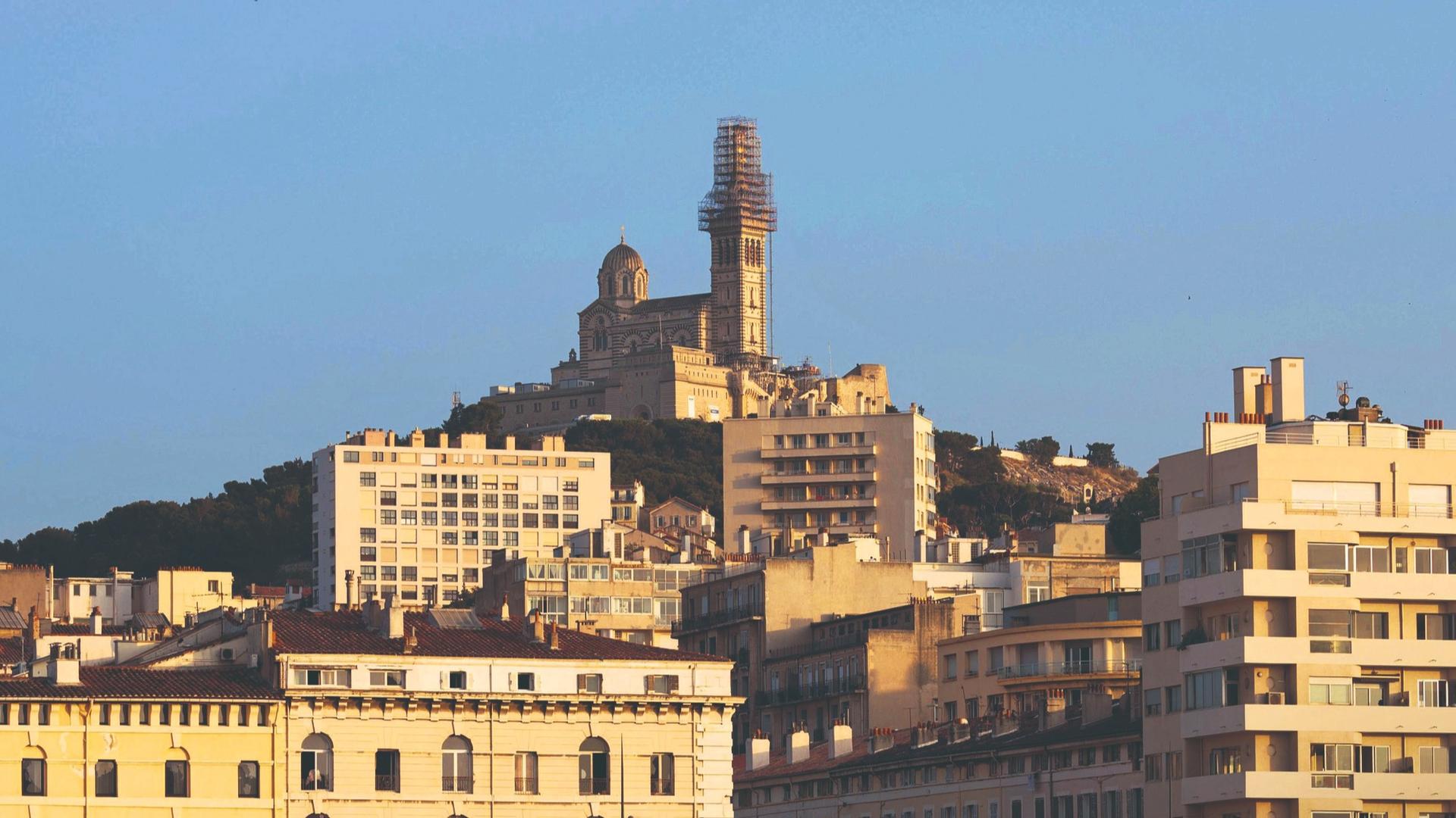 « Elle nous regarde tous » : à Marseille, au sommet de Notre-Dame de la ...