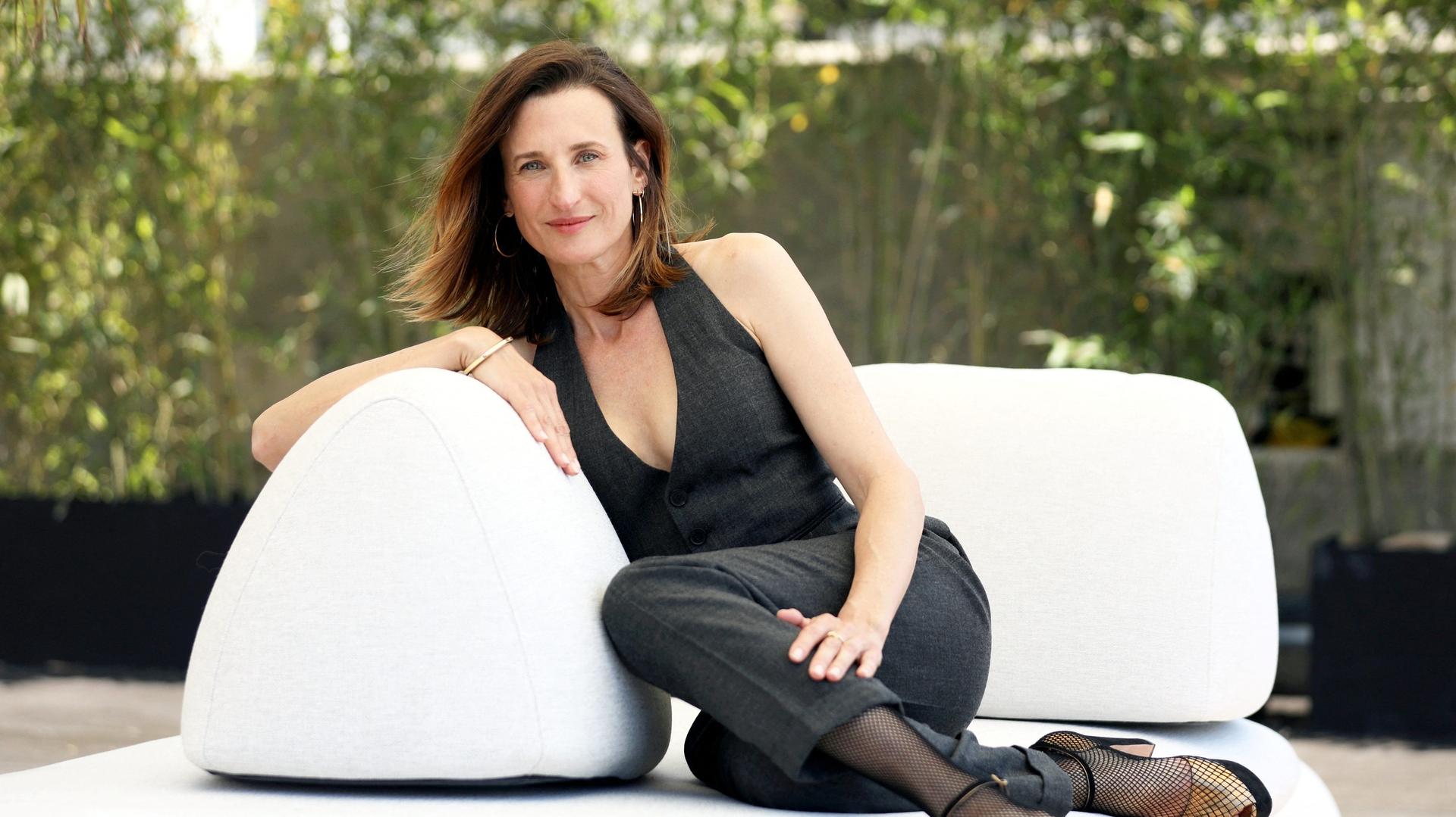 PORTRAIT MODE – Camille Cottin : anatomie de son style 100% parisien
