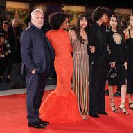 L’apparition fracassante de Luc Besson, sa femme et quatre de ses ...