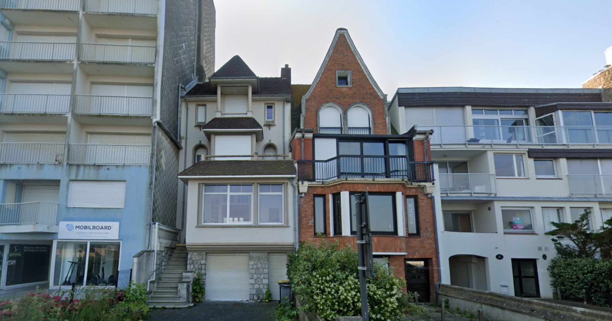 Voilà à quoi ressemble la nouvelle villa d’Emmanuel et de Brigitte ...