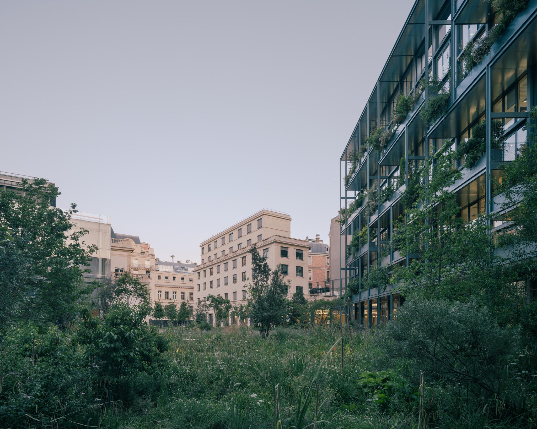 À Paris, le siège d’Axa s’offre une nouvelle jeunesse - Figaro Immobilier
