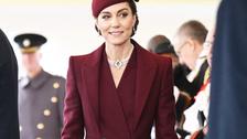 Kate Middleton plus glamour que jamais en robe rouge et jeux de ...
