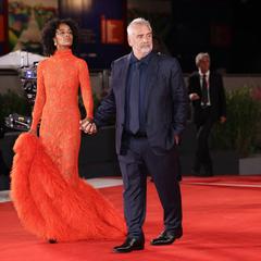L’apparition fracassante de Luc Besson, sa femme et quatre de ses ...