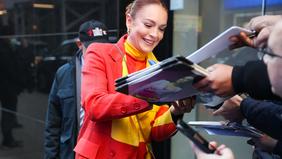 En vidéo, Camille Cottin fait la leçon à Jean Dujardin et George ...
