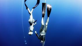 Apnée : un instructeur de la Marine décroche un record du monde d’apnée ...