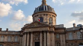 «Compulser»: un verbe rare à retenir pour briller en société