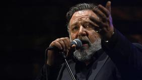 The Doug, chanteur singulier, dévoile son premier album à La Cigale