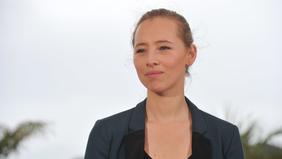 Rare apparition de Shanna Besson, 30 ans, la fille de Luc Besson et ...