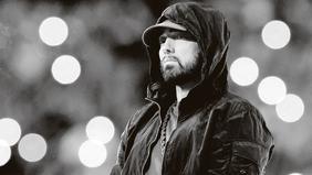 « J’ai dû réapprendre à rapper » : Eminem évoque son addiction aux ...