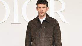 Louis Garrel avec son père et ses sœurs, la rare photo de famille sur ...