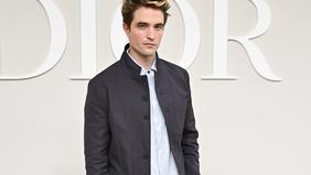 Louis Garrel avec son père et ses sœurs, la rare photo de famille sur ...