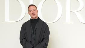 Louis Garrel avec son père et ses sœurs, la rare photo de famille sur ...