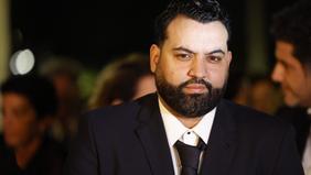 Théâtre : dans Brasser de l'air et s'envoler Xavier Guelfi se fait ...