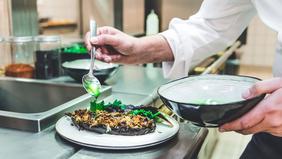 Elior, le géant de la restauration collective, poursuit son redressement